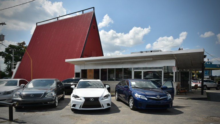 'Whatabuilding:' The evolution of Whataburger's architecture