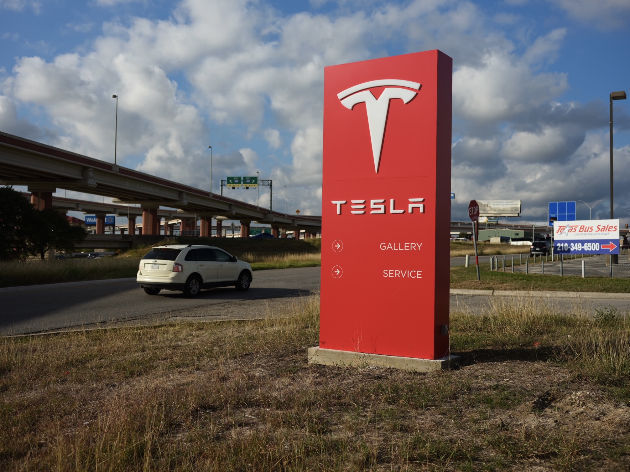 Tesla the latest Elon Musk company to expand into San Antonio