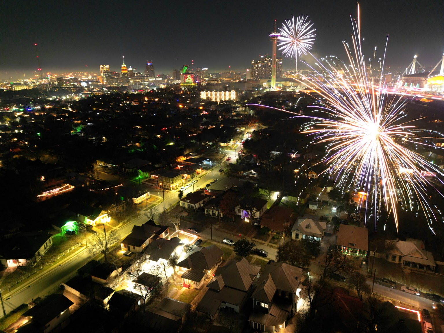 Ring In The New Year With A 14 Minute Firework Show In Downtown San Antonio