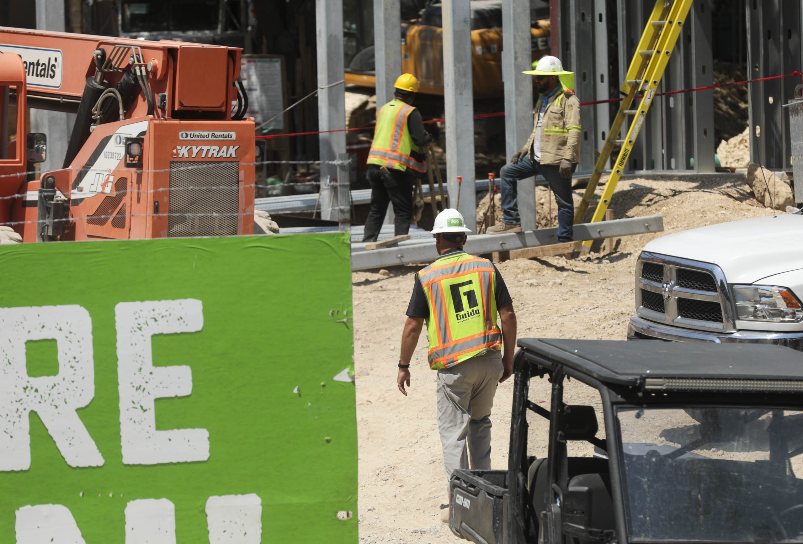 Outdoor workers in Texas face hazards in intense summer heat