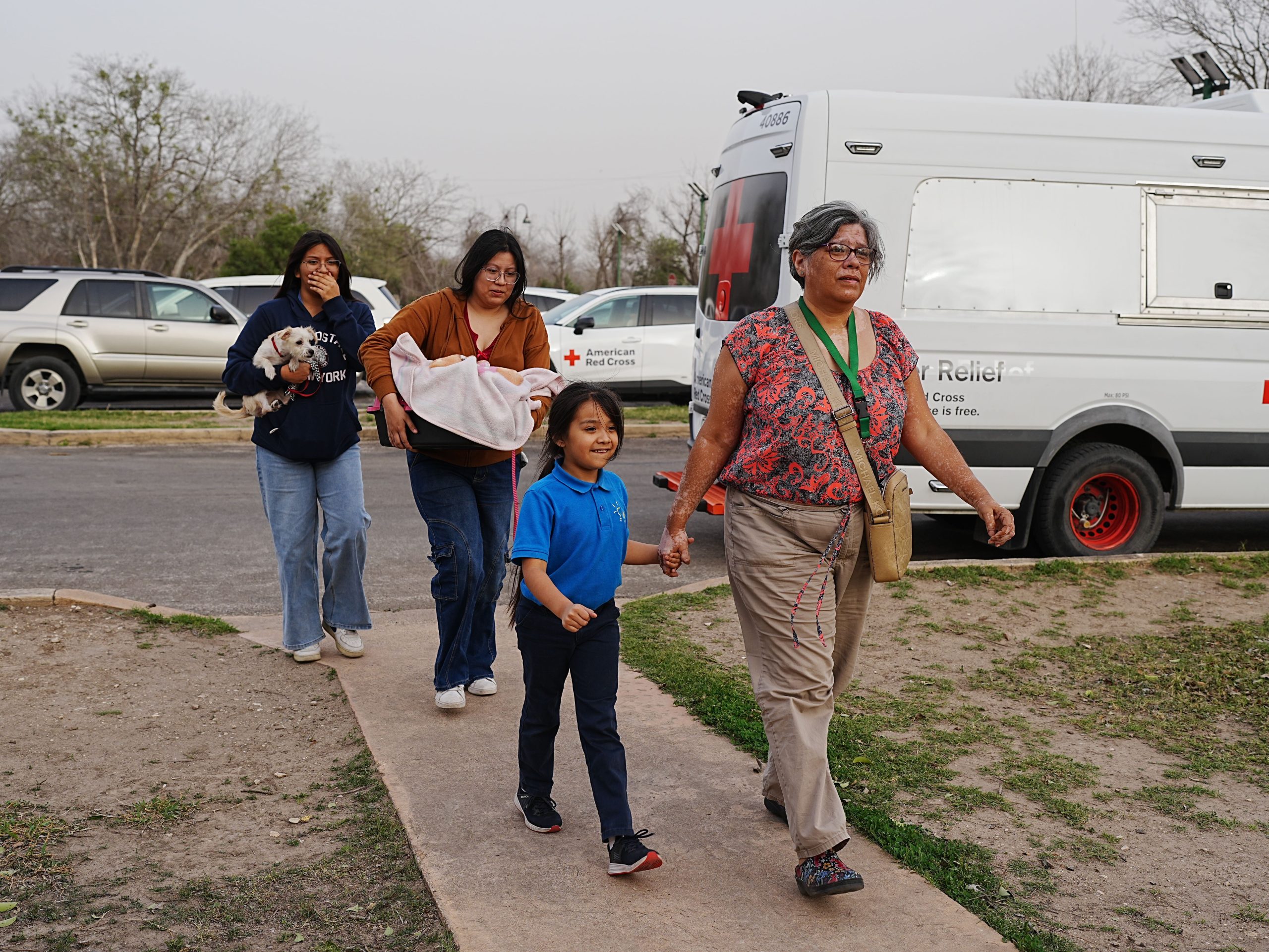 South Bexar County residents seek emergency shelter as wildfires threaten their homes