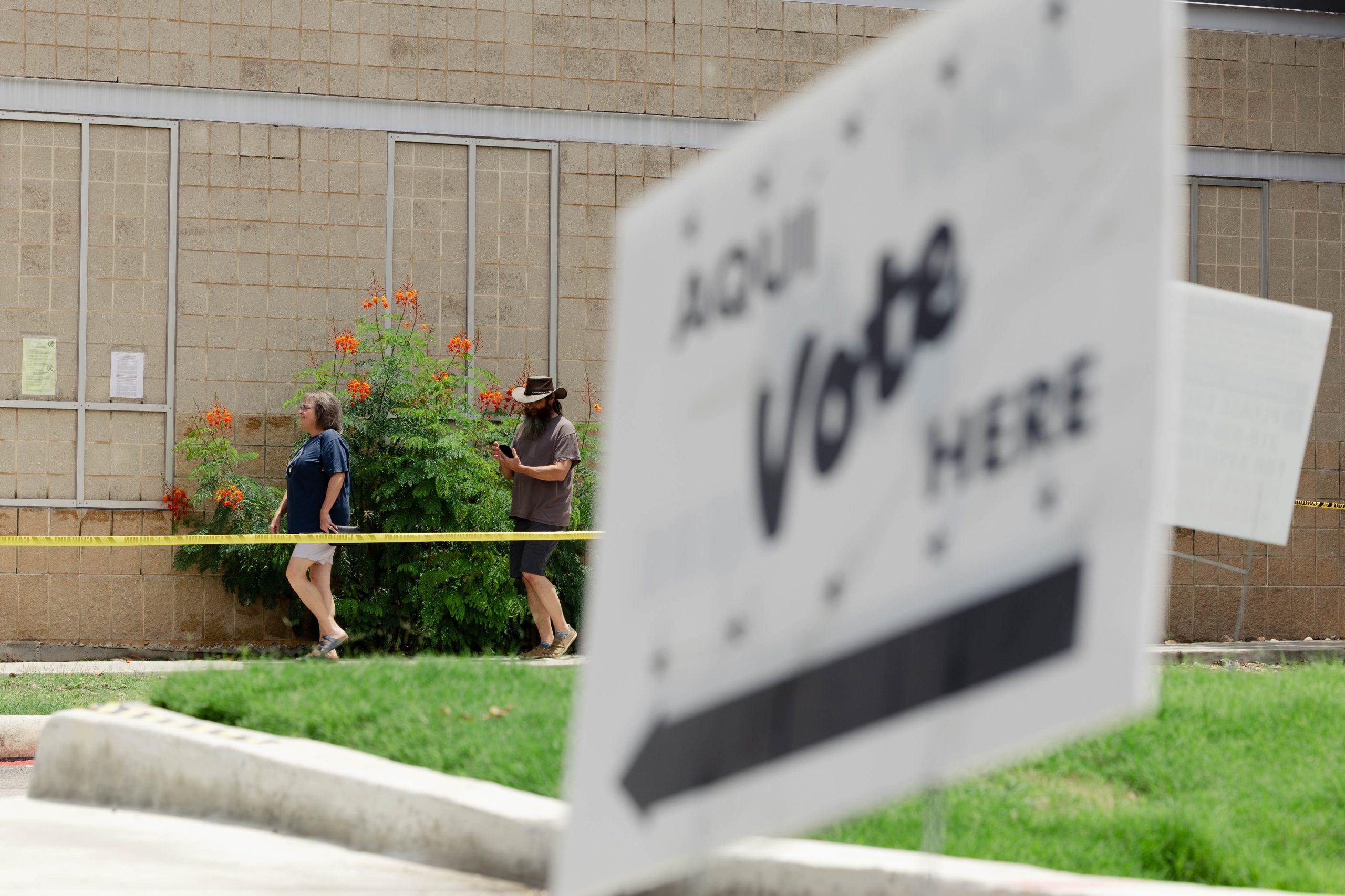 How does the primary election work in Texas?